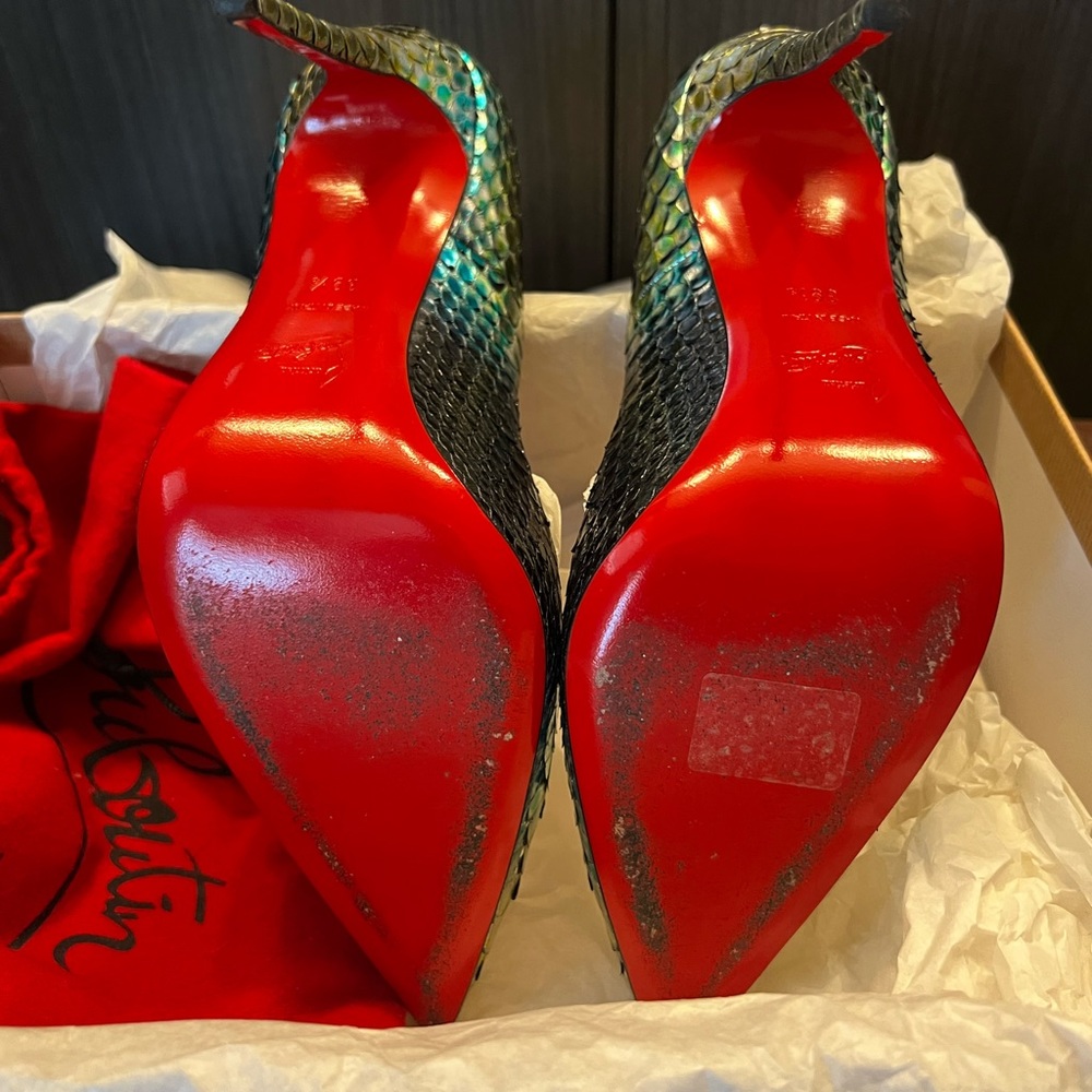 Christian Louboutin So Kate Python - Gem